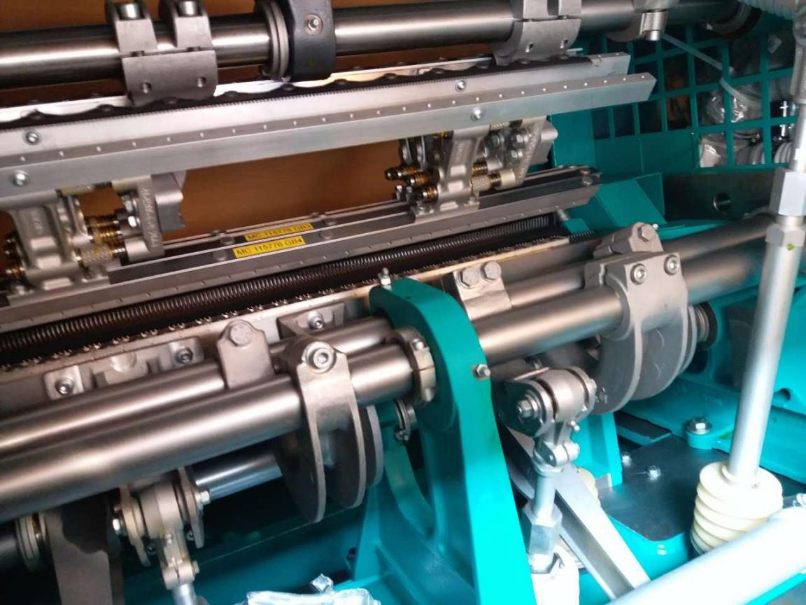 What Are the Types of Warp Knitting Machines